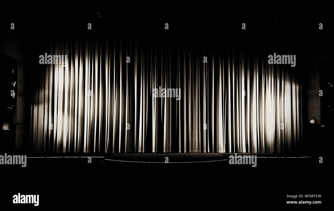 Empty theatre and stage hi-res stock photography and images - Alamy