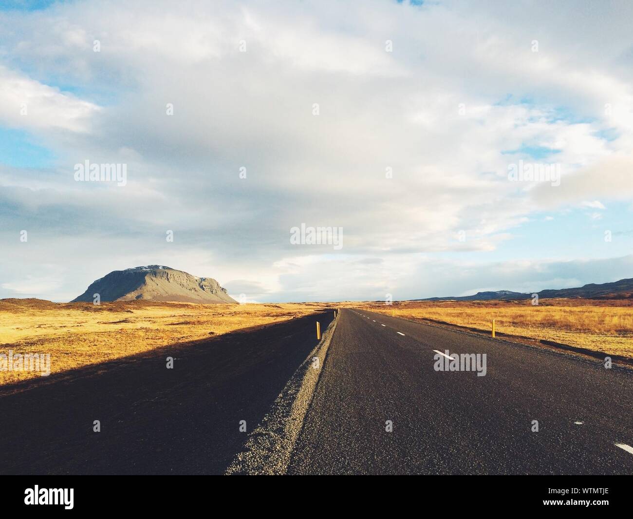 Empty horizon desert hi-res stock photography and images - Alamy