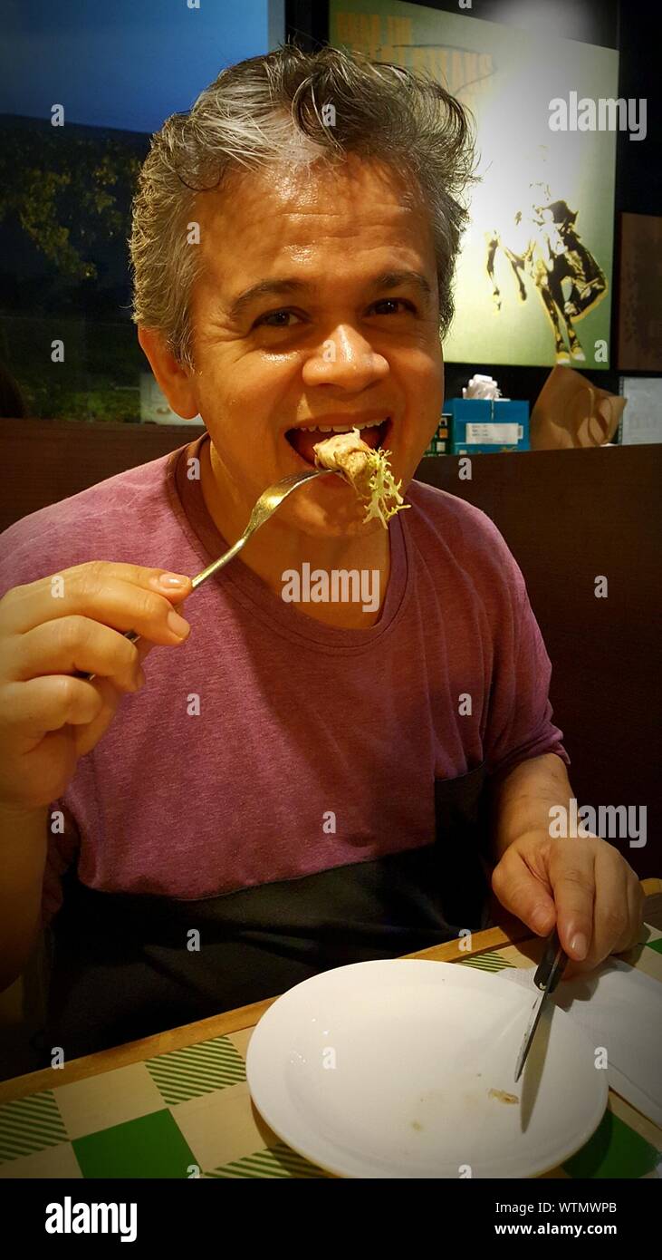 Mature man sitting restaurant hi-res stock photography and images - Alamy