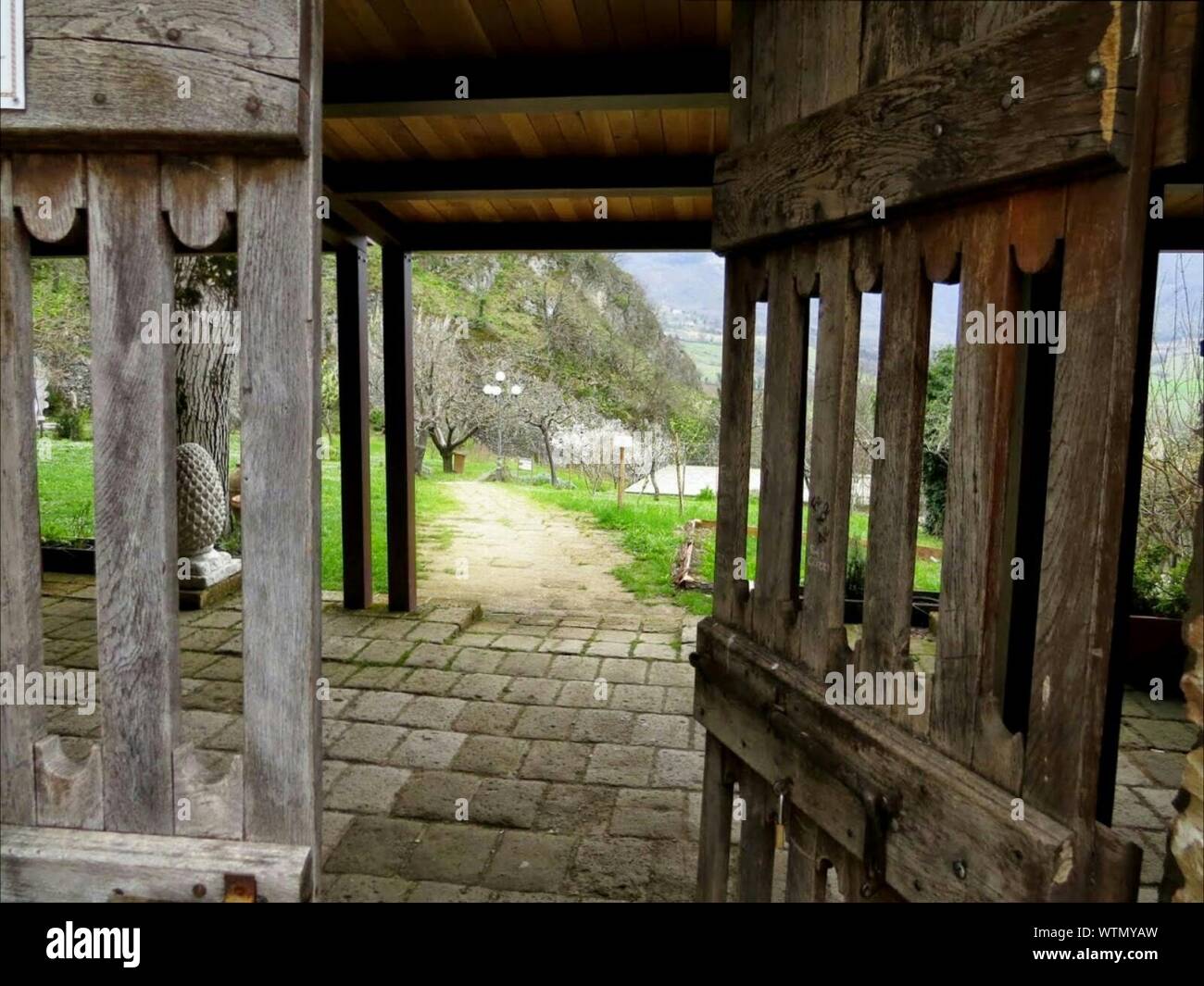 Open wooden garden gate hi-res stock photography and images - Alamy