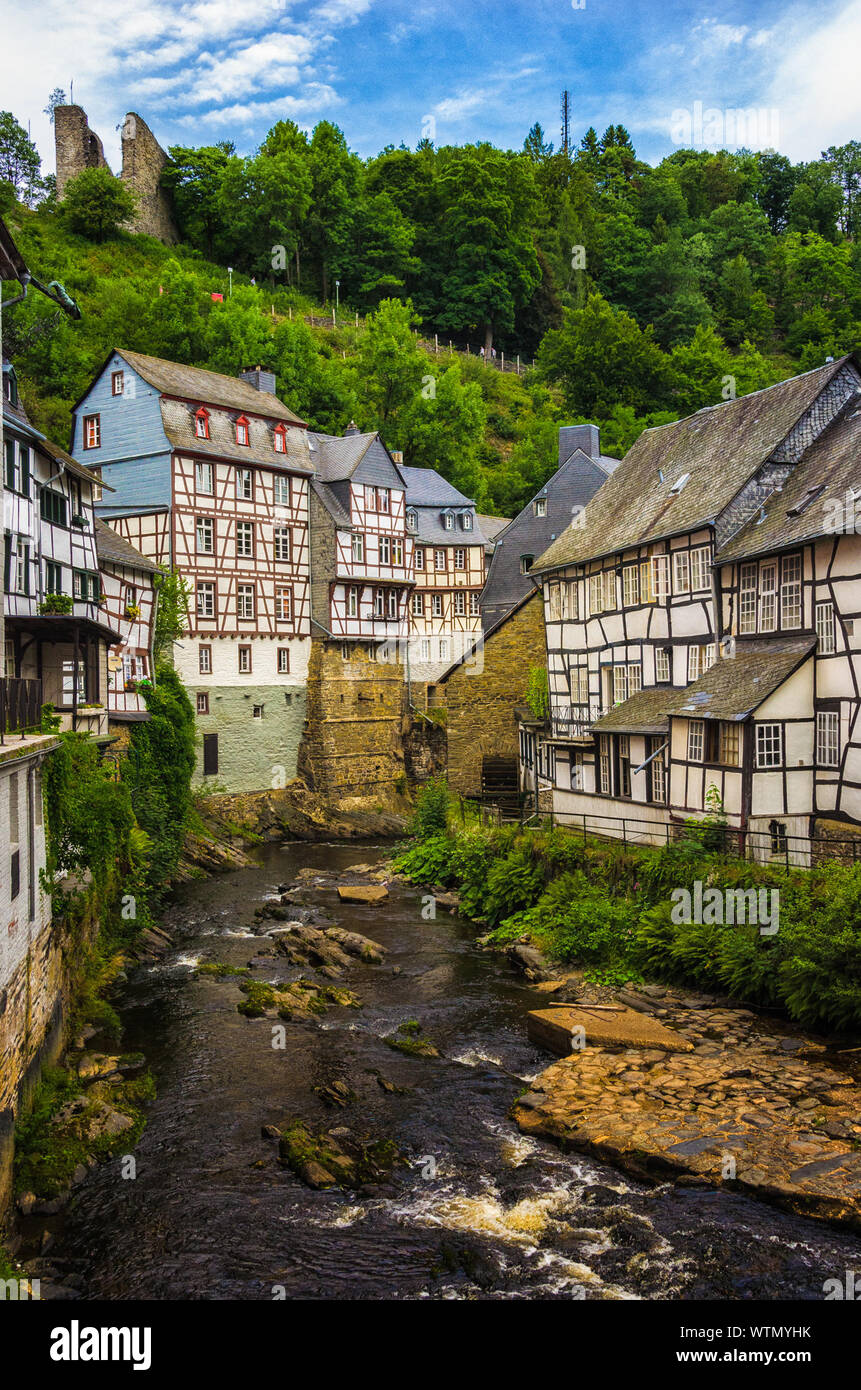 Passing house hi-res stock photography and images - Alamy