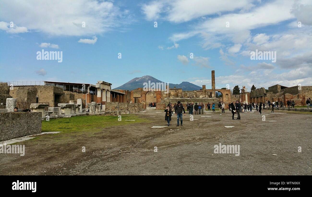 Mt. vesuvius and pompeii hi-res stock photography and images - Alamy