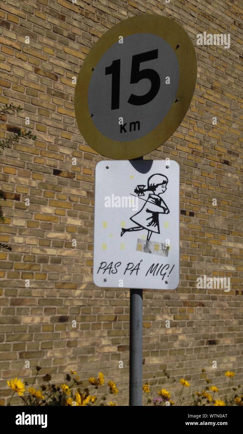 Children playing sign speed limit hi-res stock photography and images ...