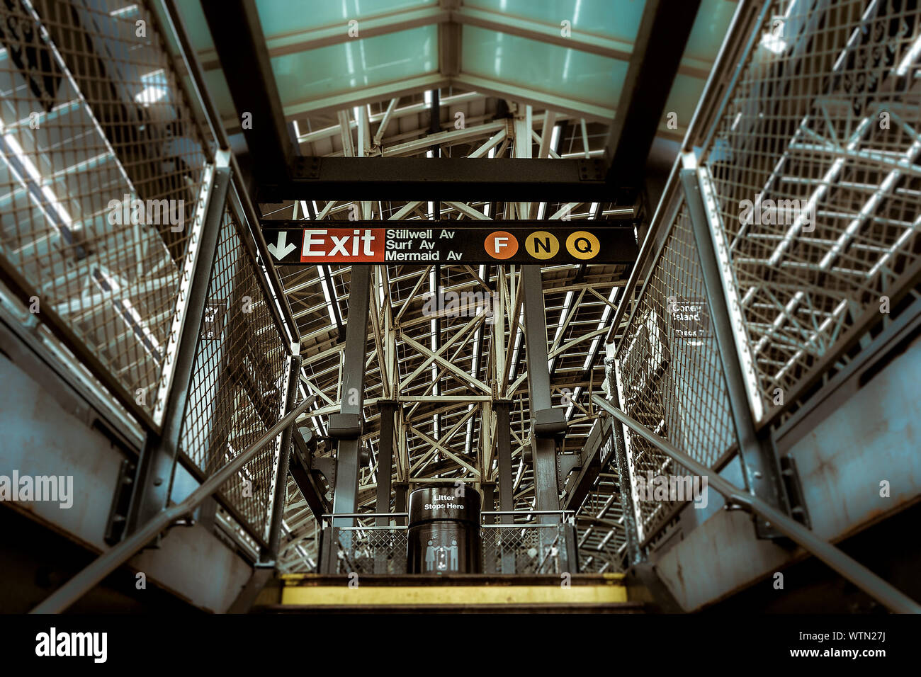 Exit sign board hi-res stock photography and images - Alamy