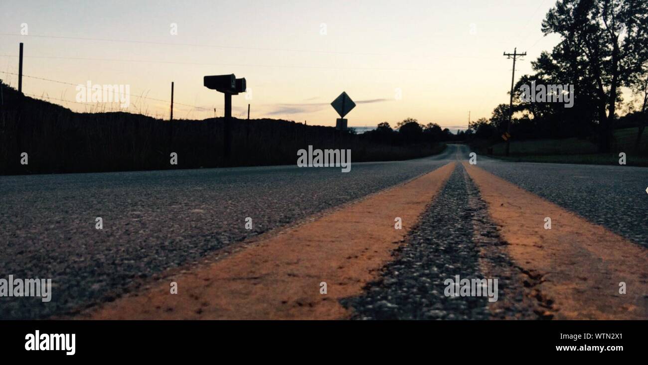 Double yellow lines and road hi-res stock photography and images - Alamy