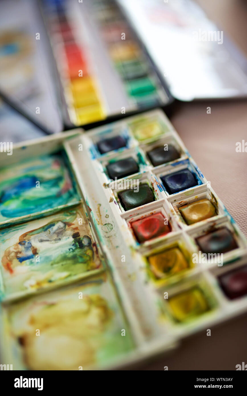 Paint palette box hi-res stock photography and images - Alamy