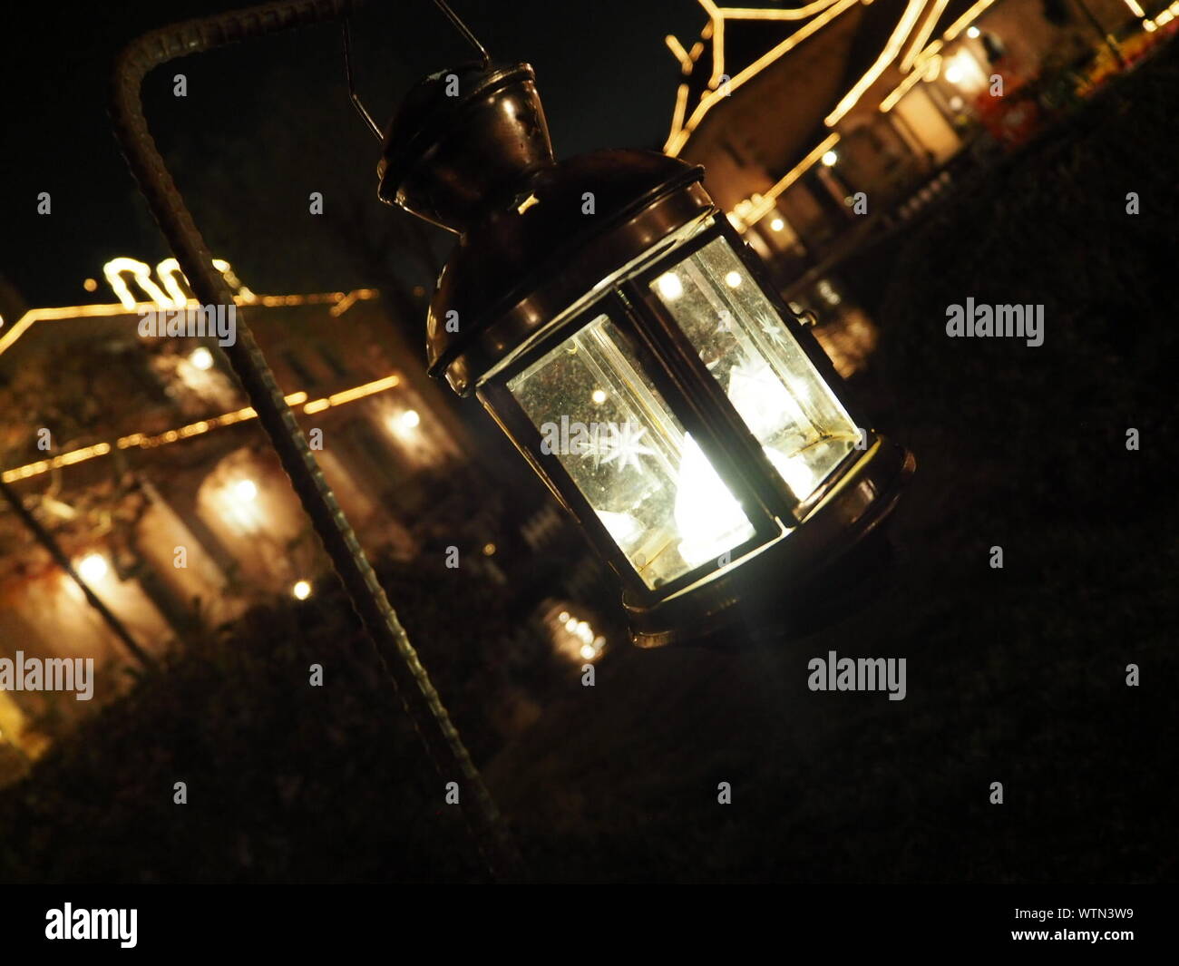 Glowing street lamp hi-res stock photography and images - Alamy