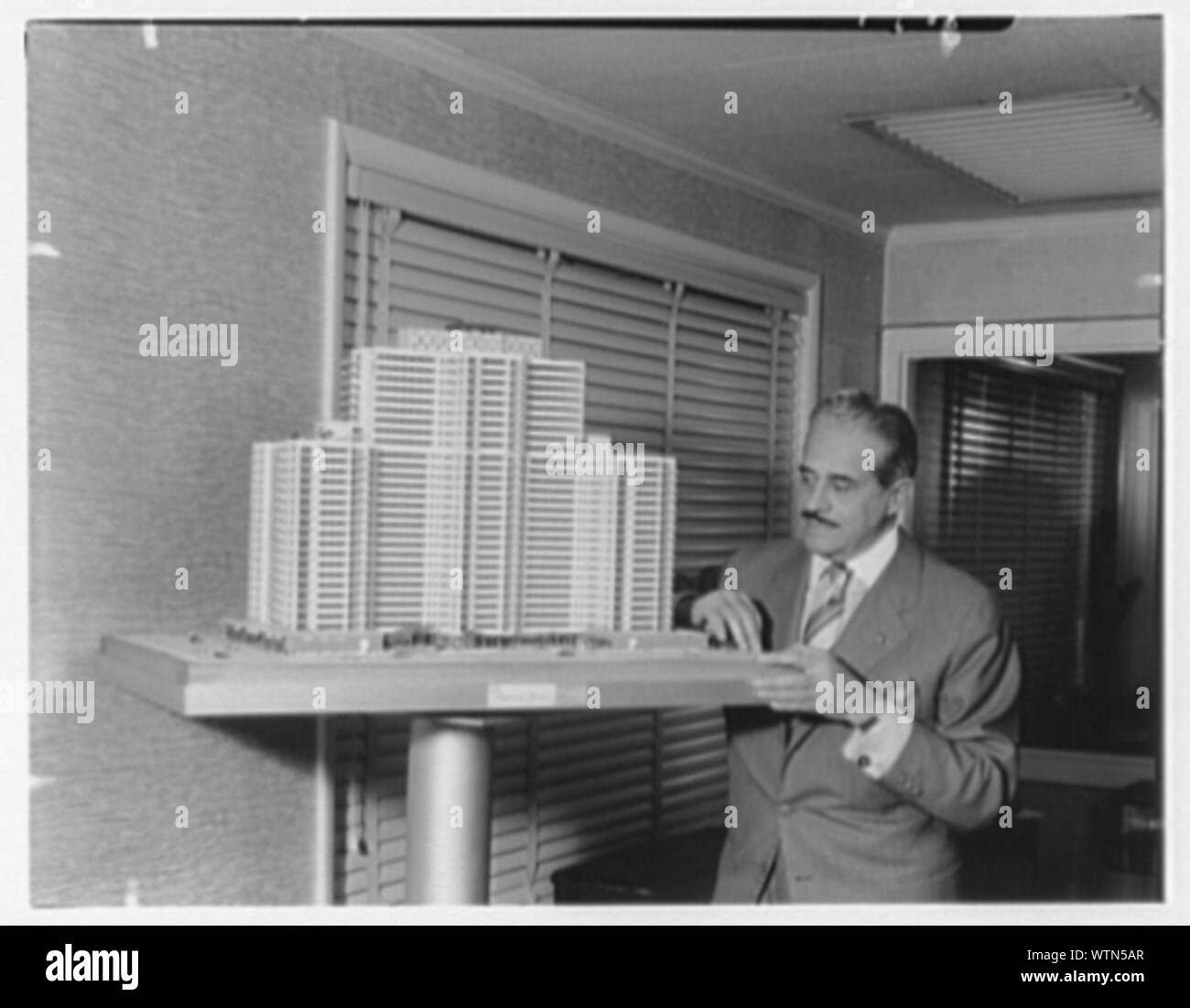 Raymond Loewy High Resolution Stock Photography and Images - Alamy