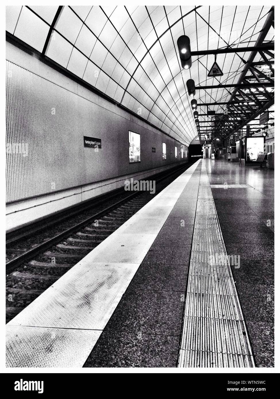 Empty railroad platform Cut Out Stock Images & Pictures - Alamy