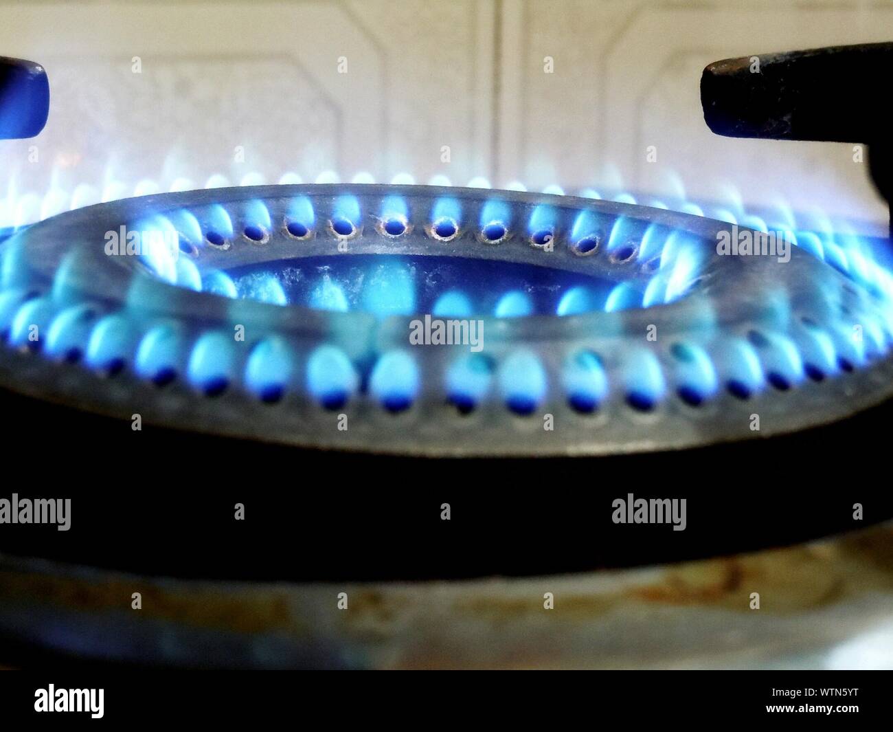 Gas in the kitchen hi-res stock photography and images - Alamy