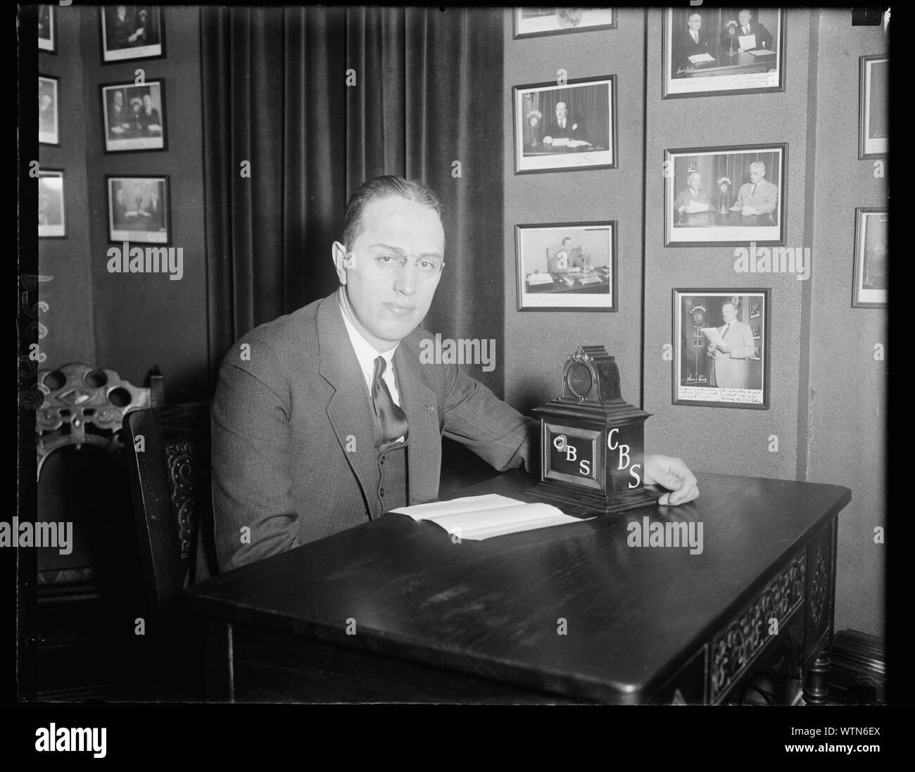 Science communication Black and White Stock Photos & Images - Alamy