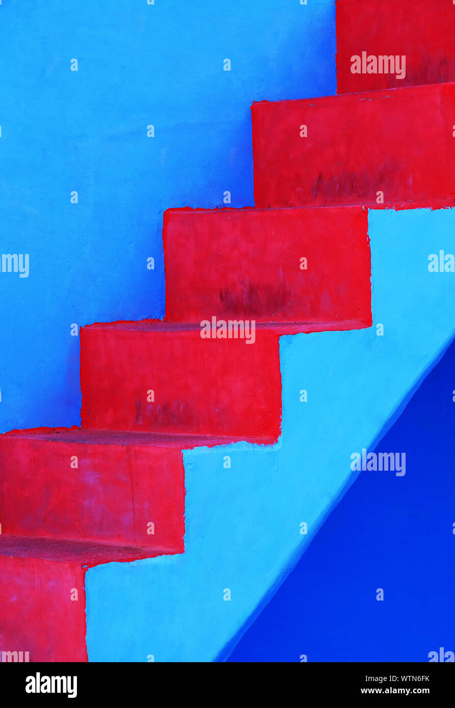 Red and blue wall hi-res stock photography and images - Alamy