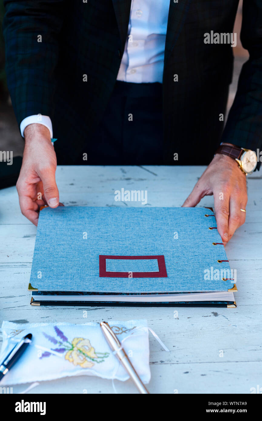 Ready for signature hi-res stock photography and images - Alamy