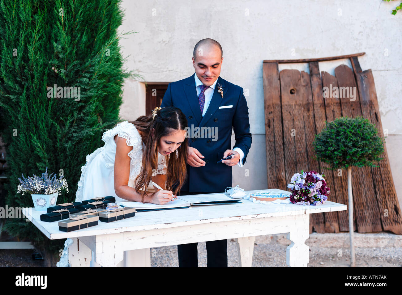 Signing wedding book hi-res stock photography and images - Alamy