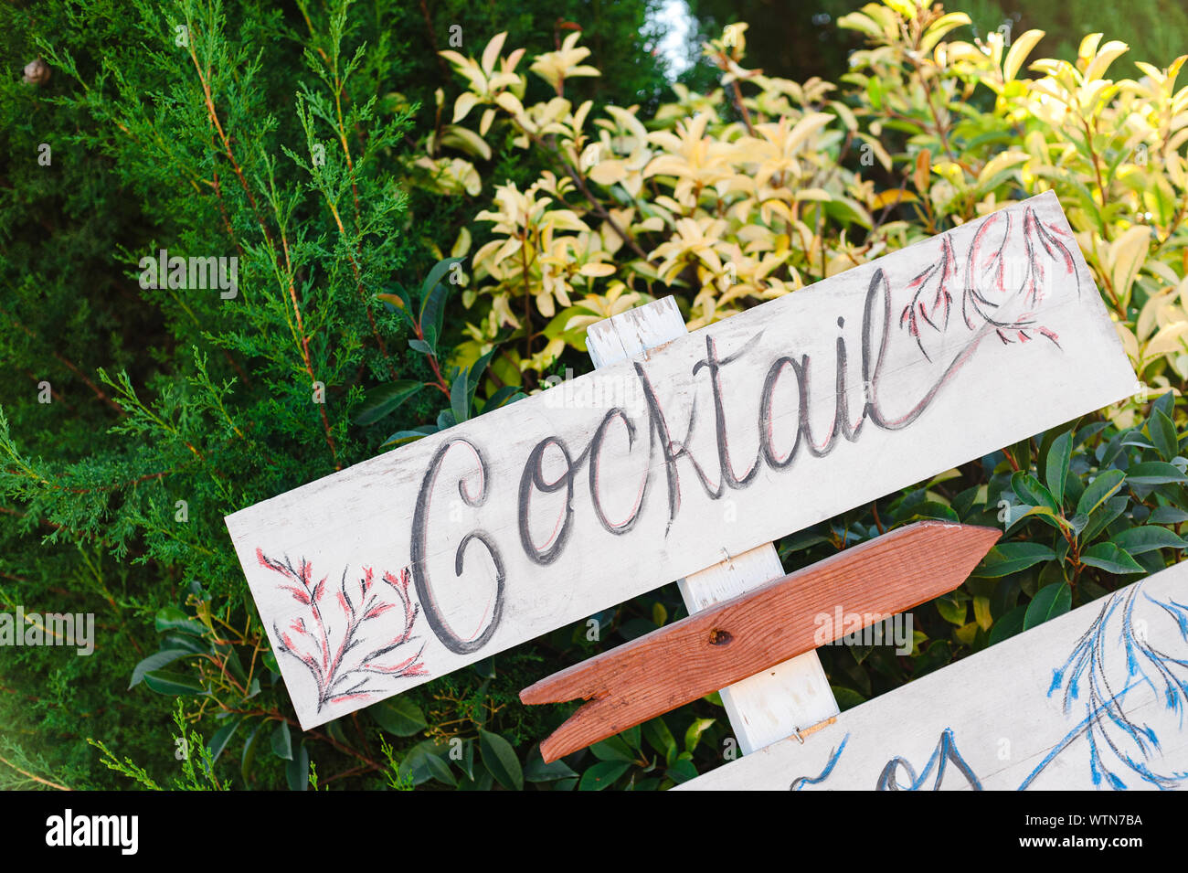 Cocktail glass display hi-res stock photography and images - Alamy