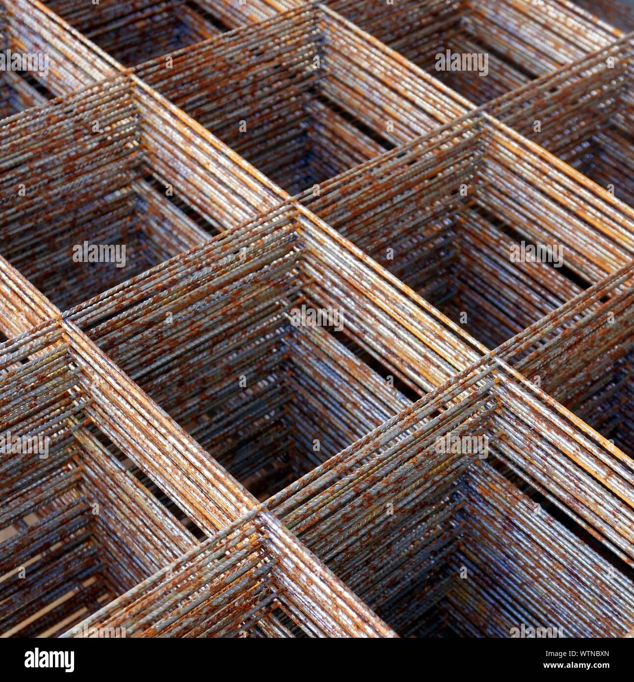 Iron metal hi-res stock photography and images - Alamy