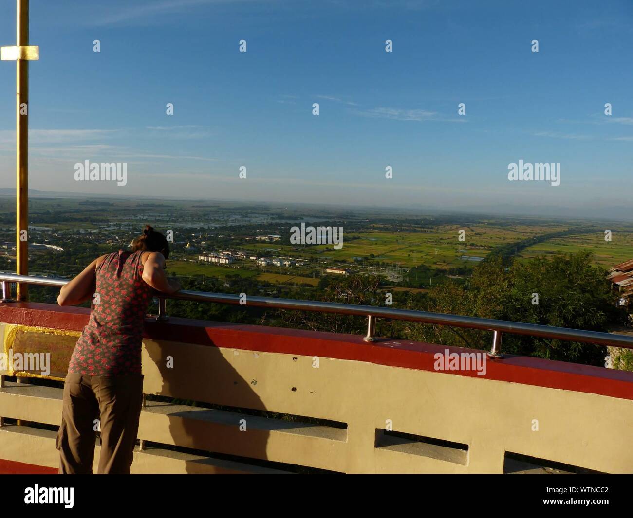 Looking over railing hi-res stock photography and images - Alamy