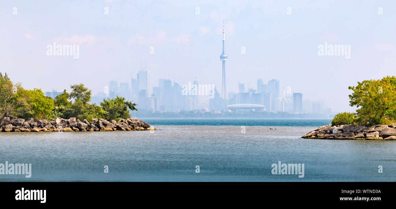 Etobicoke skyline hi-res stock photography and images - Alamy