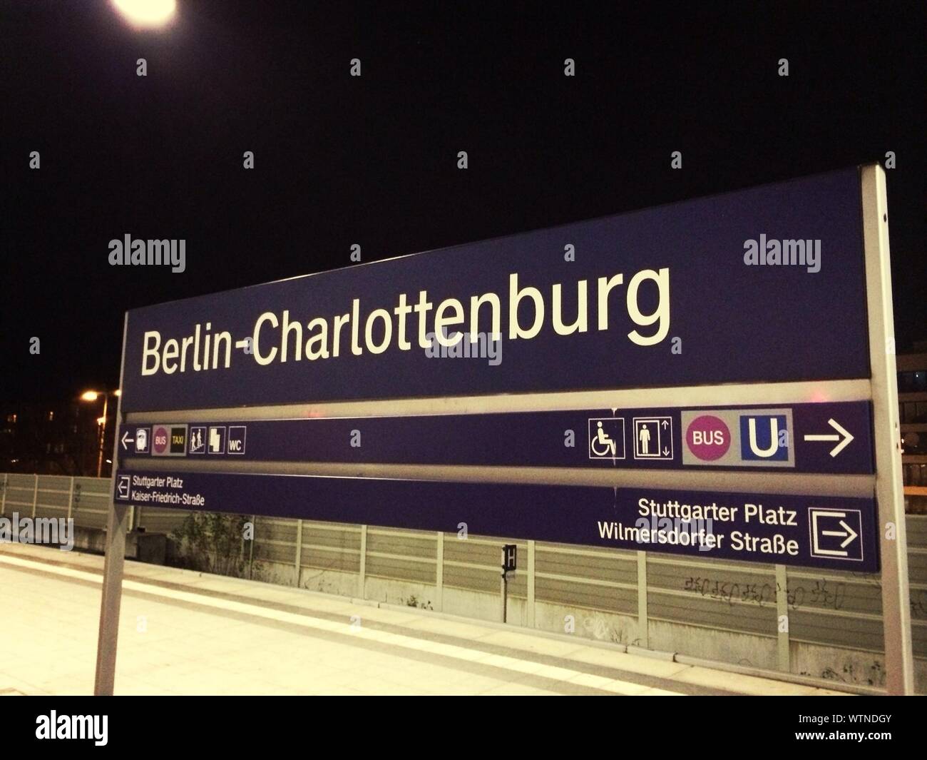 Information signboard hi-res stock photography and images - Alamy