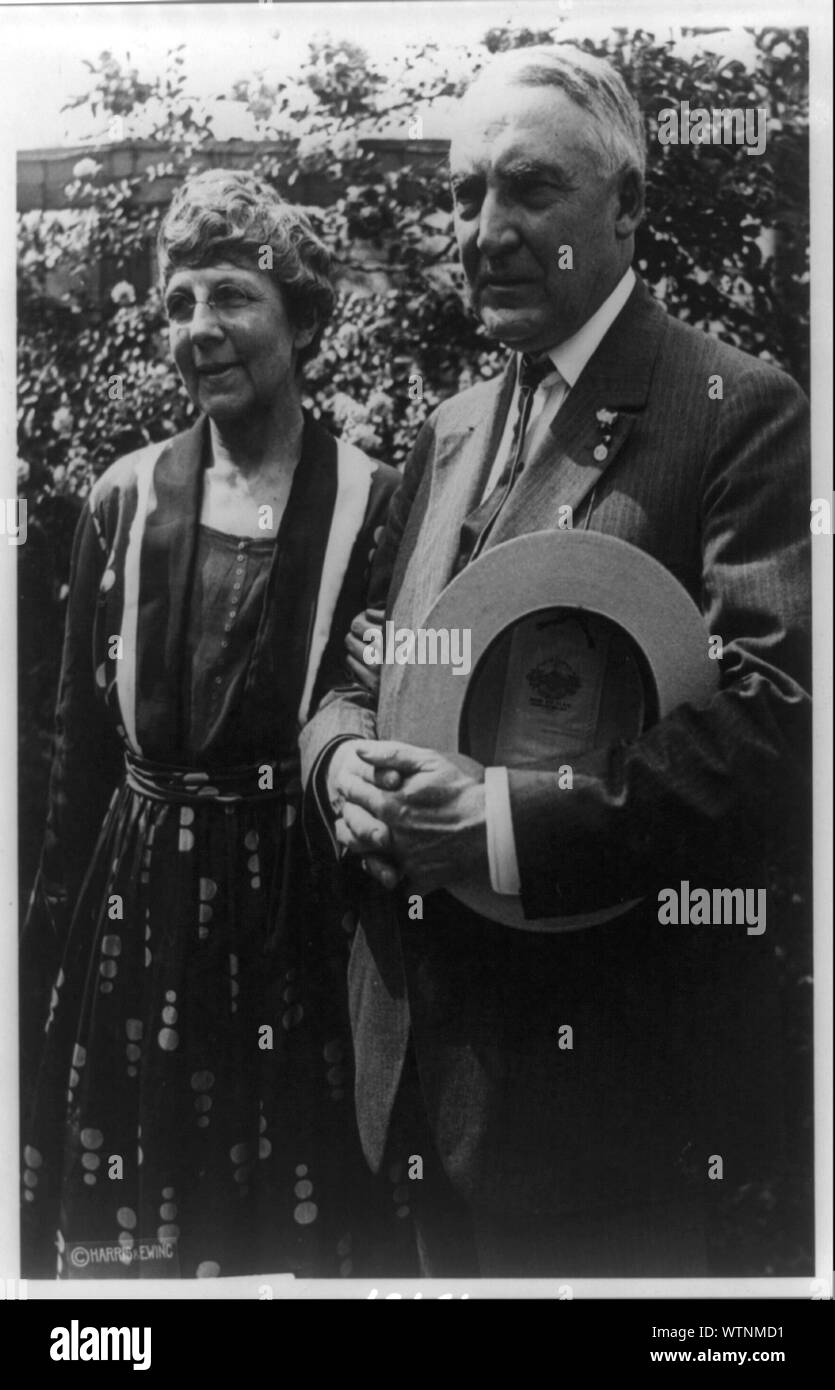 Mr. and Mrs. Warren G. Harding standing, three-quarter length, in front ...