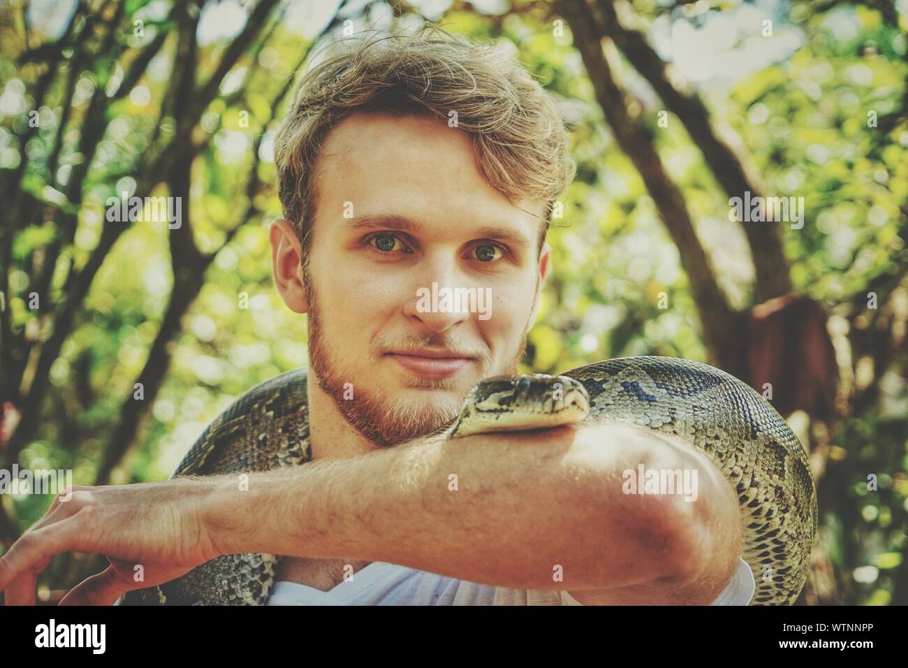 Man and snake hi-res stock photography and images - Alamy