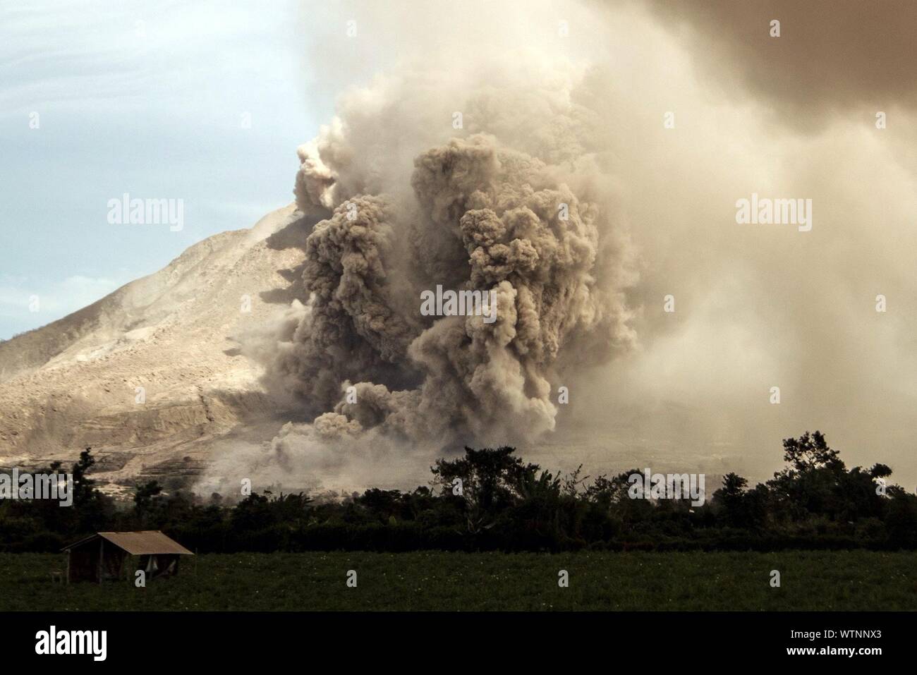 Volcanic destruction hi-res stock photography and images - Alamy