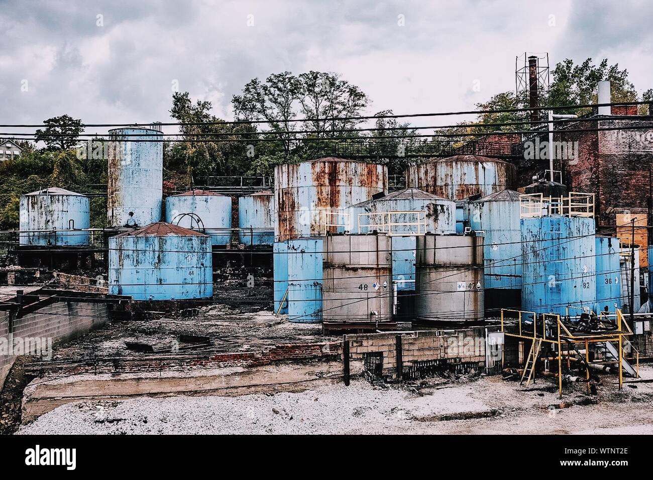 Rusty containers hi-res stock photography and images - Alamy