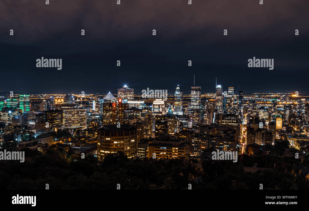 Montreal skyline at night hi-res stock photography and images - Alamy