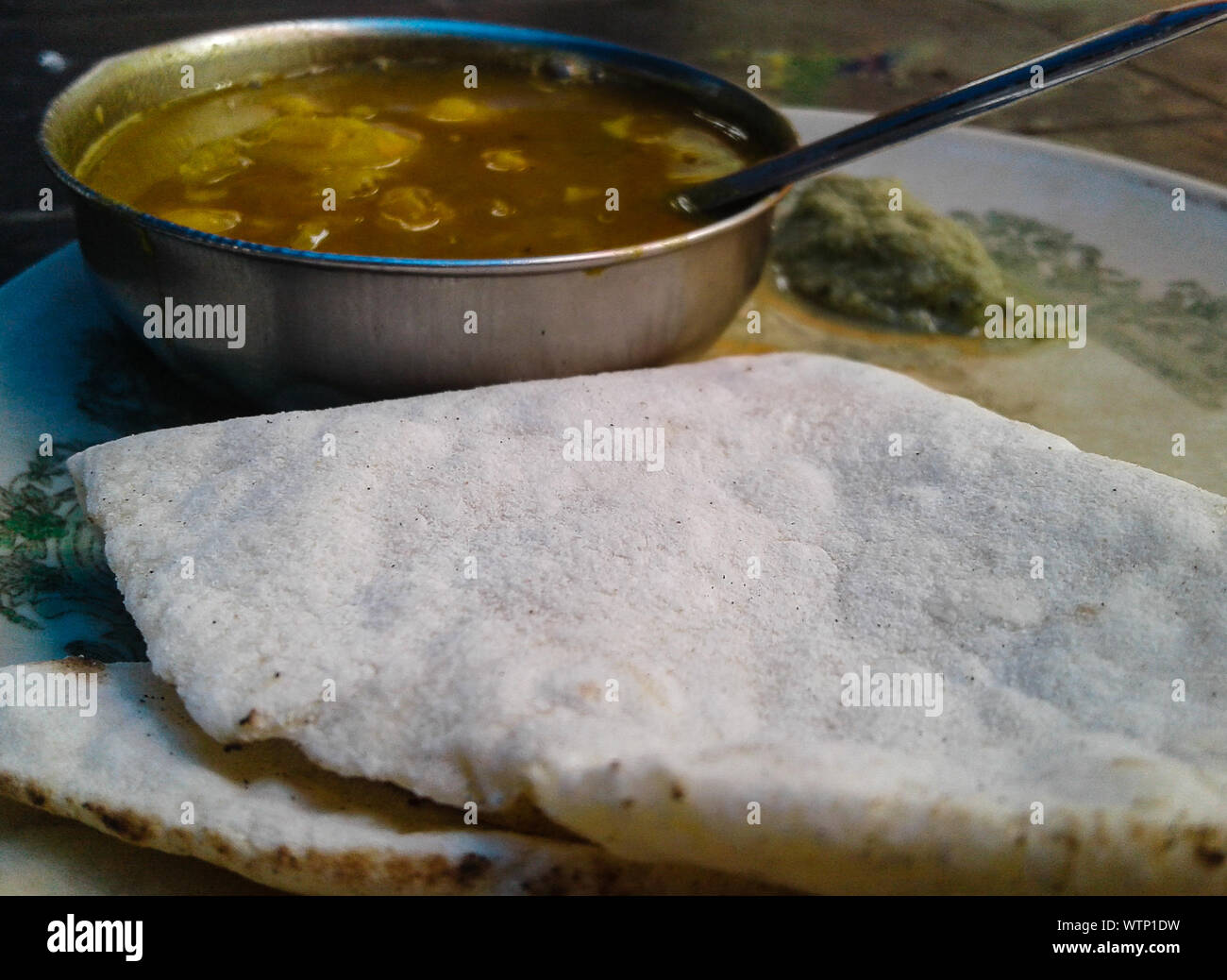 Roti and curry hi-res stock photography and images - Alamy