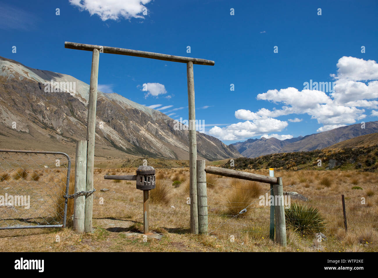 Boundary Hut at the base of the Thomson Mountains, Mavora, Southland ...
