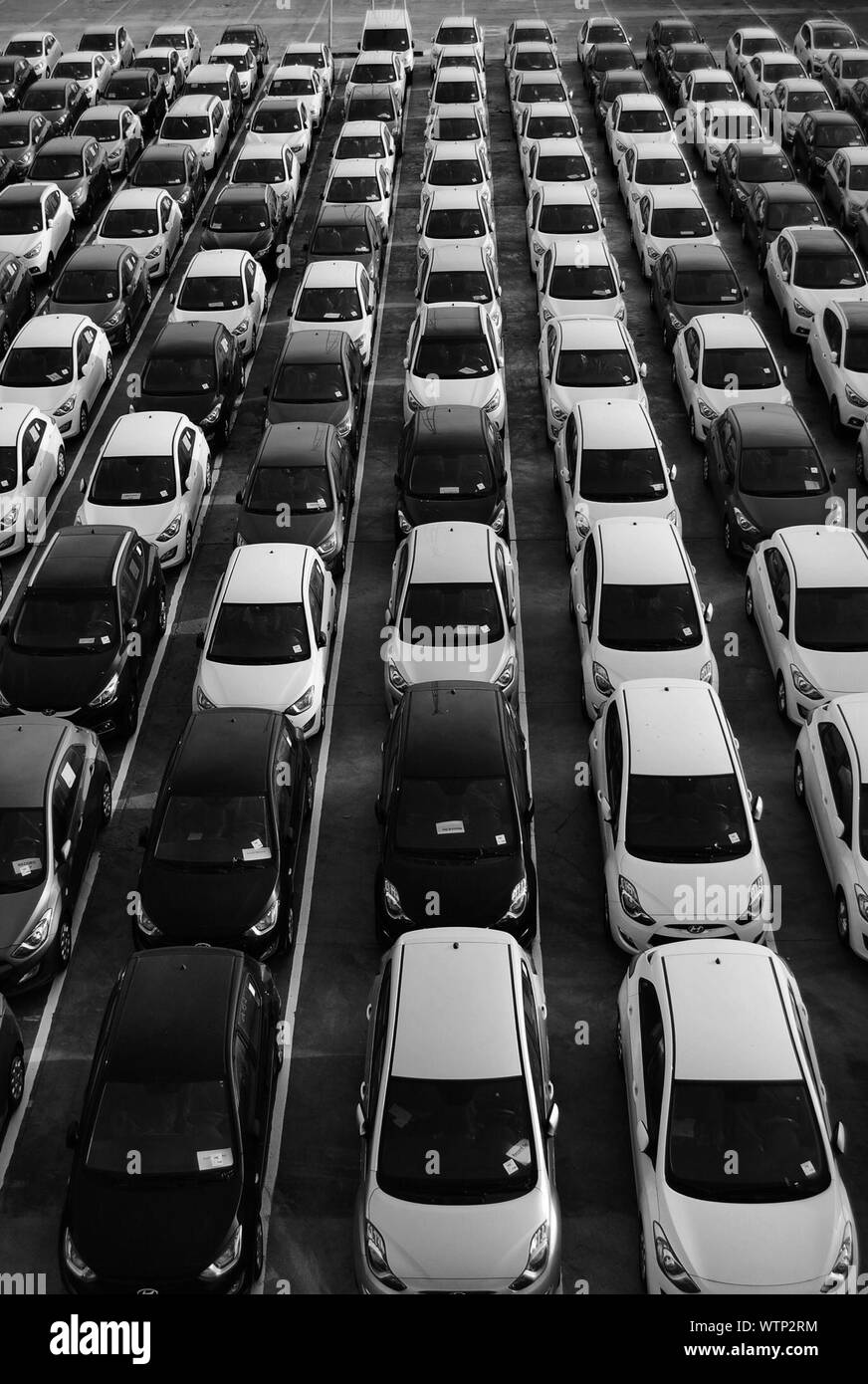 Parked cars angle hi-res stock photography and images - Alamy