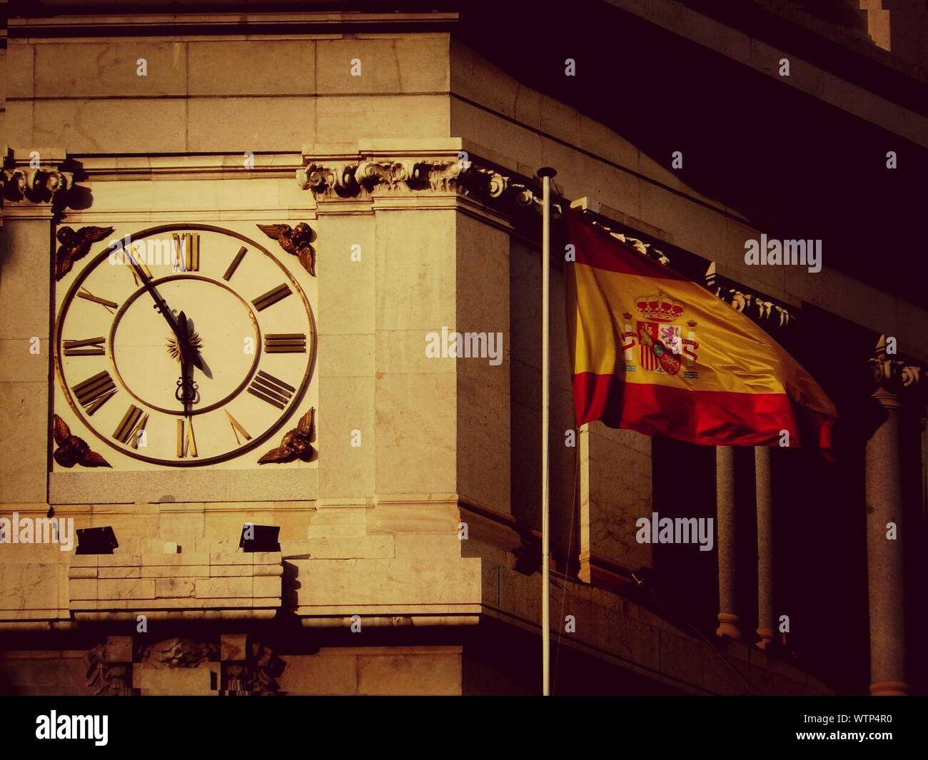 Clock flag hi-res stock photography and images - Alamy