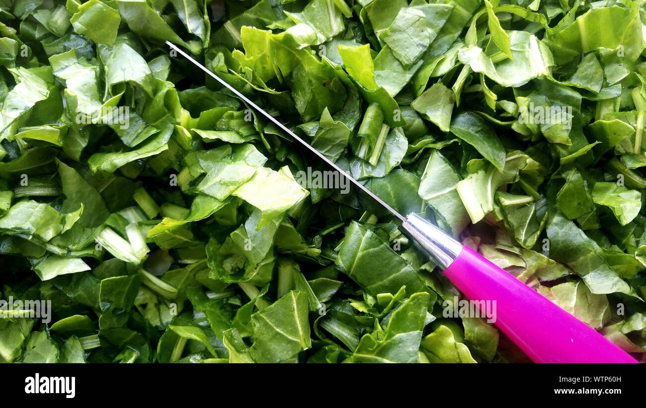 Chopped spinach hi-res stock photography and images - Alamy
