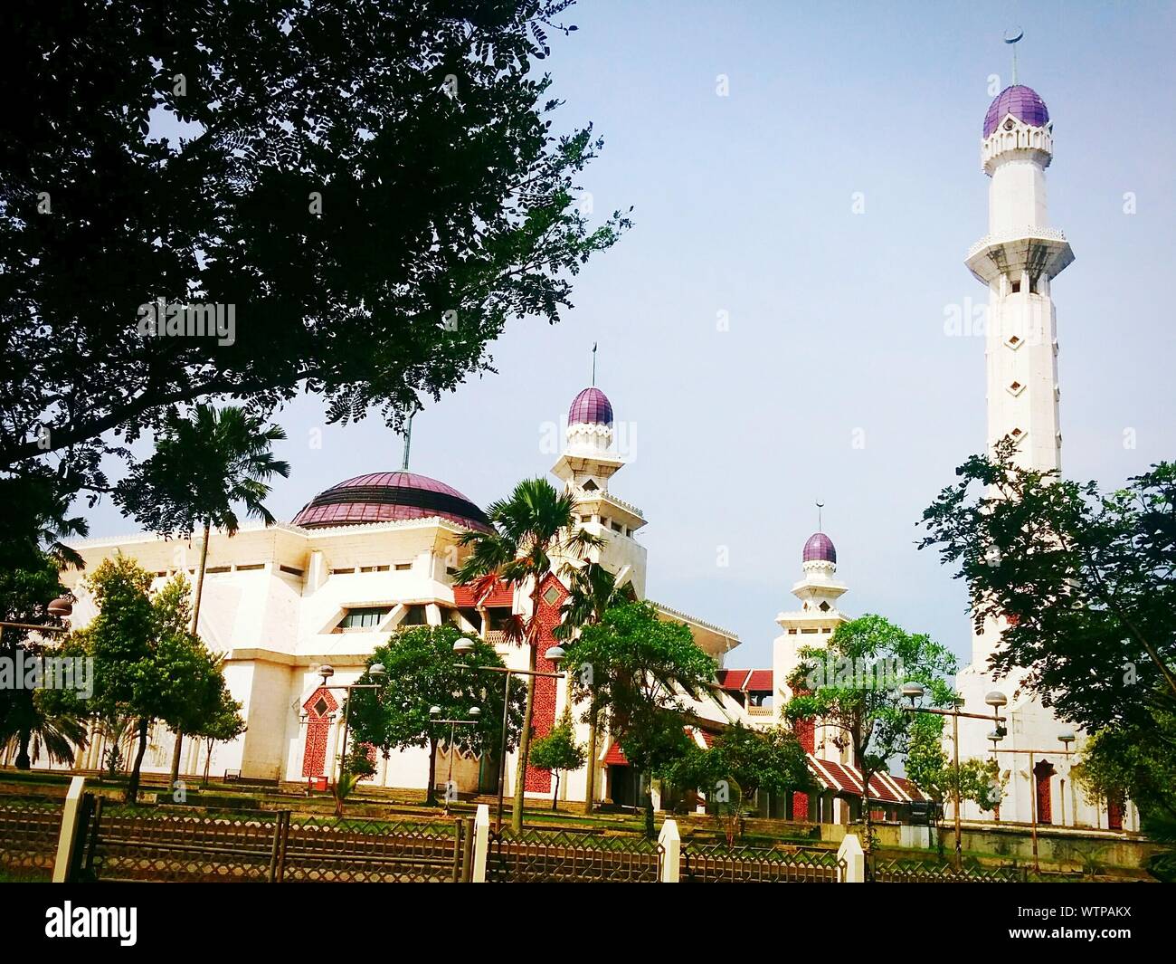 Jakarta mosque dome hi-res stock photography and images - Alamy