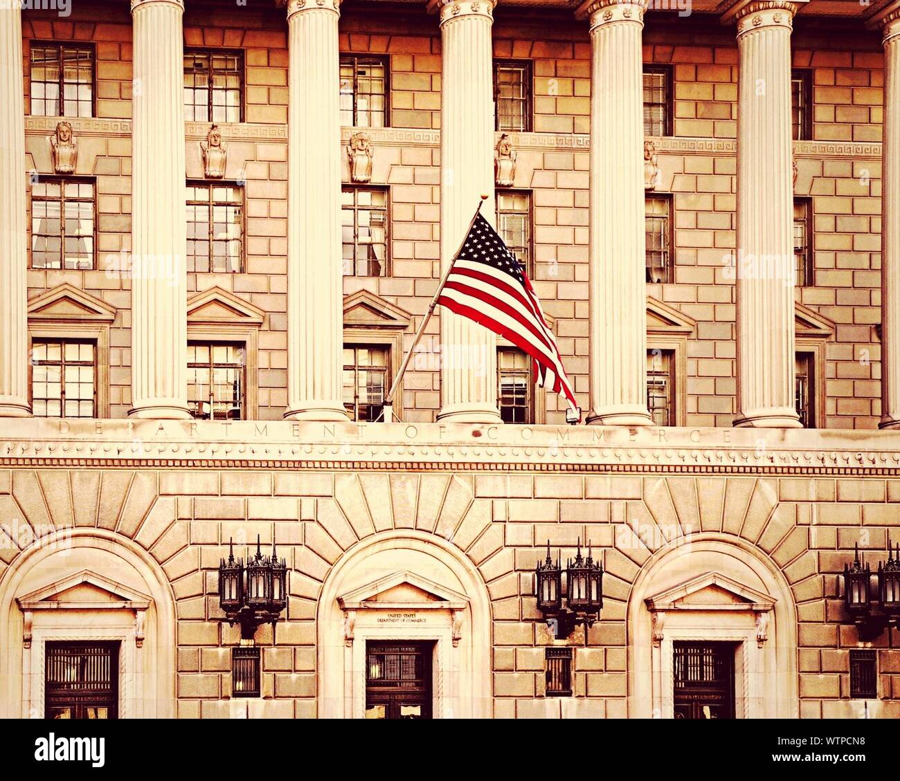 Flag government building hi-res stock photography and images - Alamy