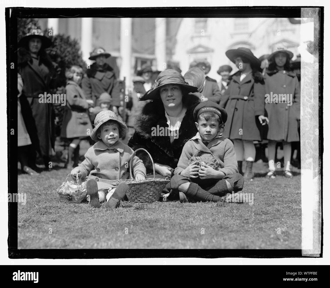 Mrs. Davis & children 4/[23] Stock Photo - Alamy