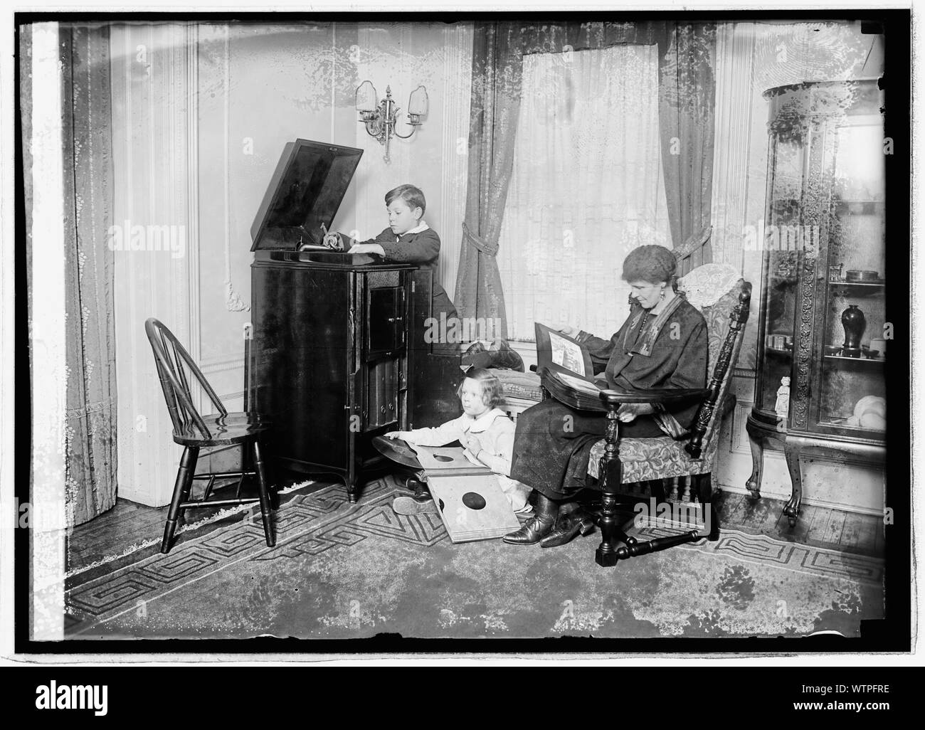 Vintage children photos hi-res stock photography and images - Alamy