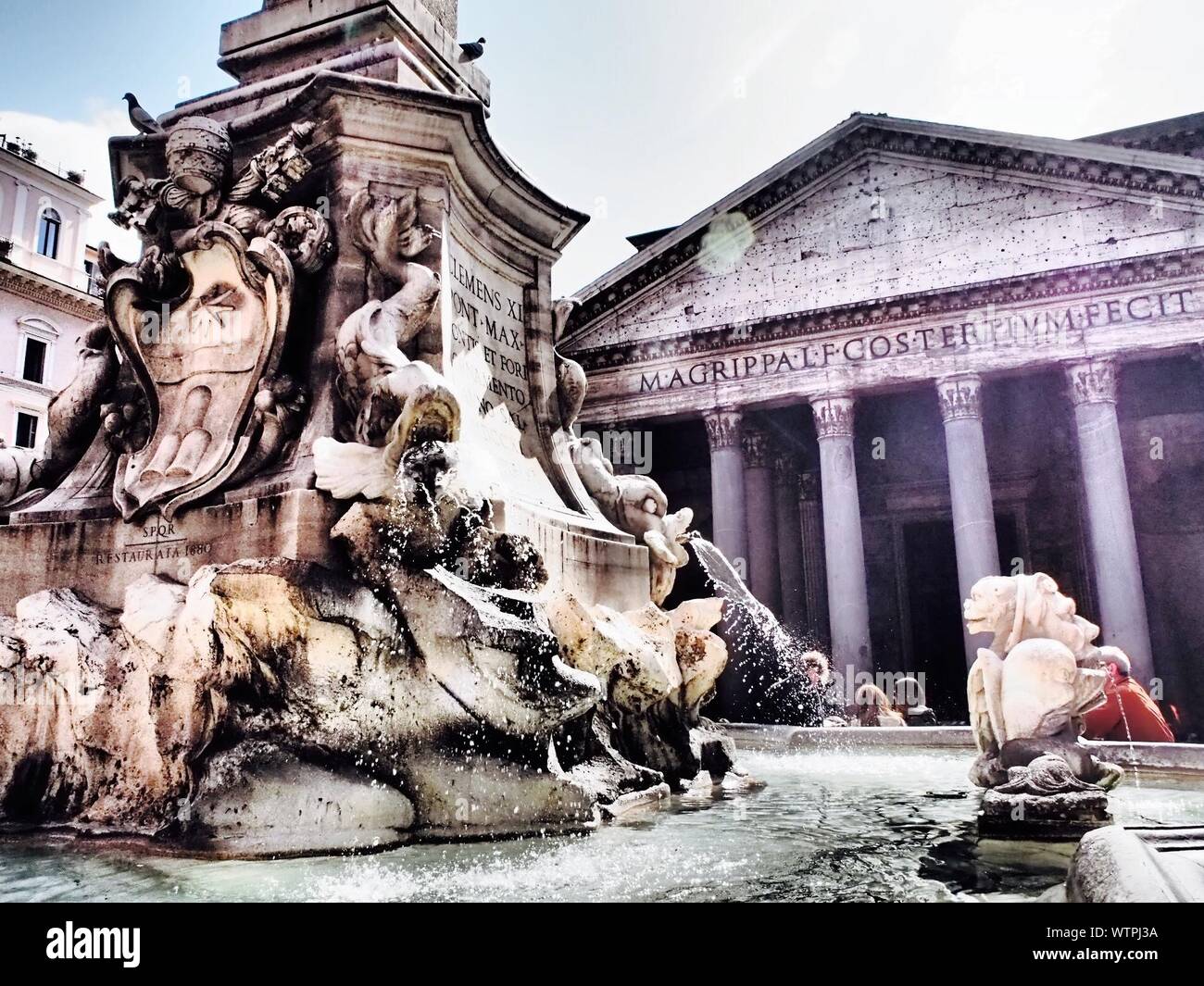 Obelisk and water fountain hi-res stock photography and images - Alamy