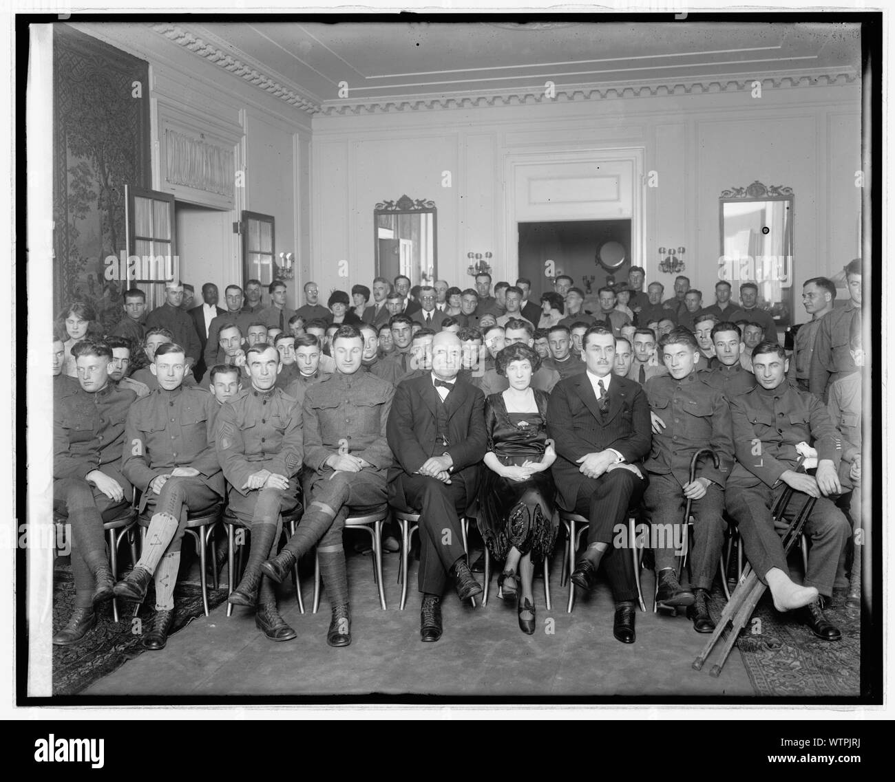 Soldier party hi-res stock photography and images - Alamy