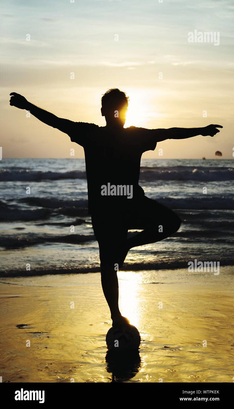 Balancing one leg man hi-res stock photography and images - Alamy