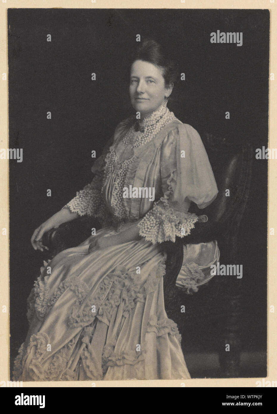 Mrs. Edith Kermit Carow Roosevelt, three-quarter-length portrait ...