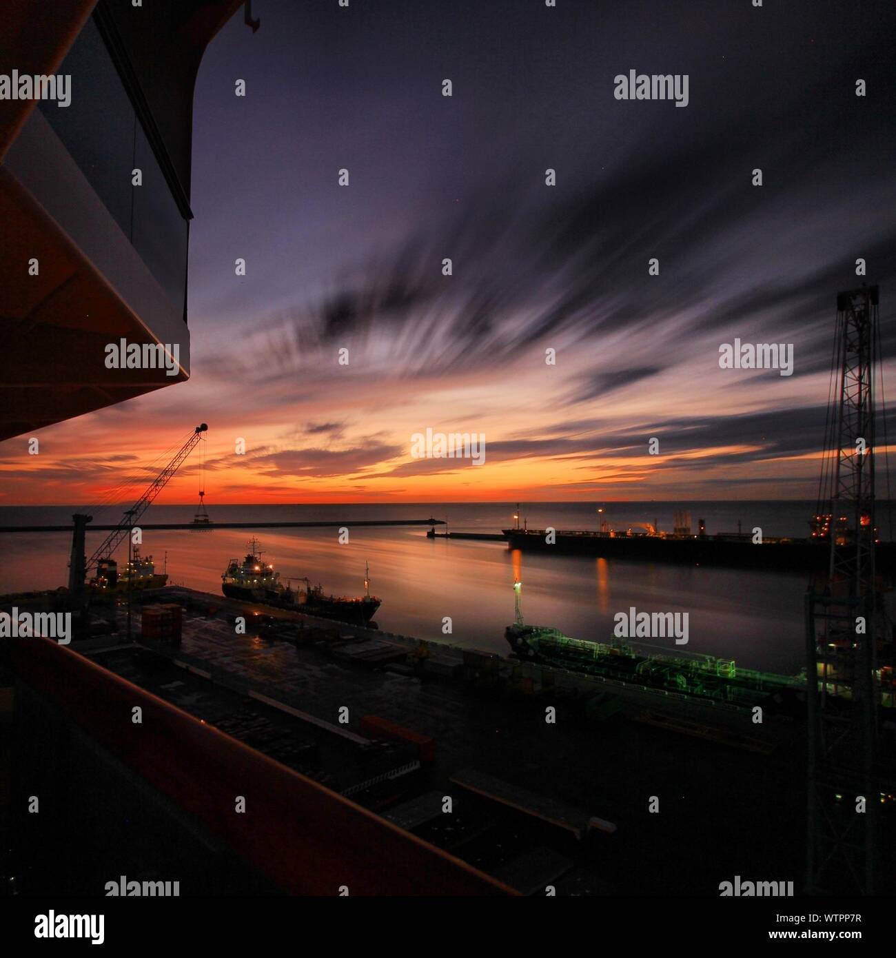 Elevated dock hi-res stock photography and images - Alamy