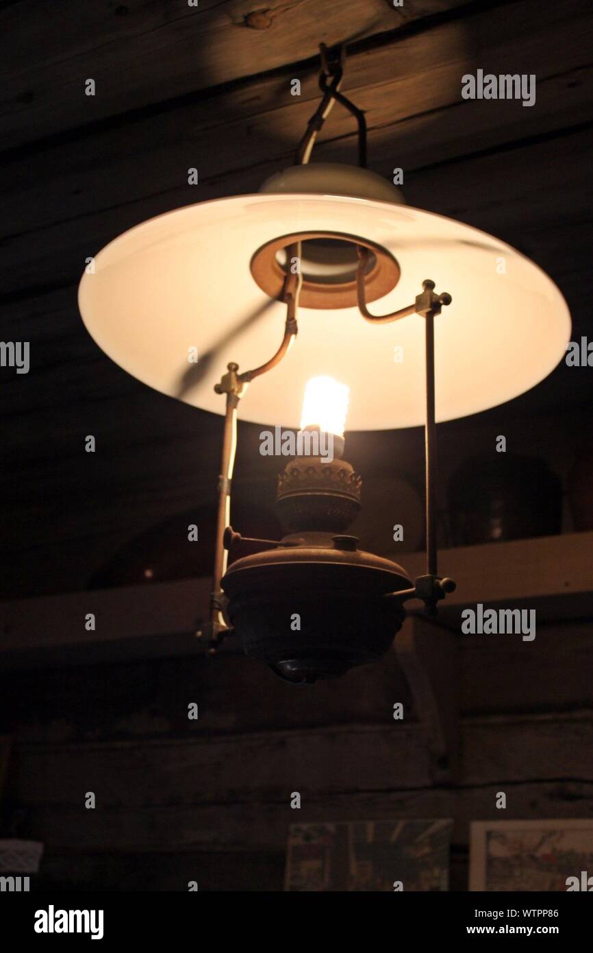 Old pendant light hi-res stock photography and images - Alamy