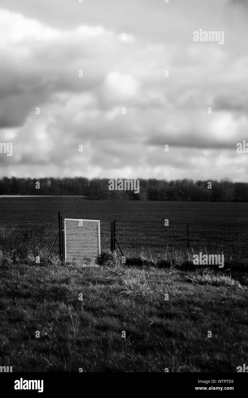 Open metal gate hi-res stock photography and images - Alamy