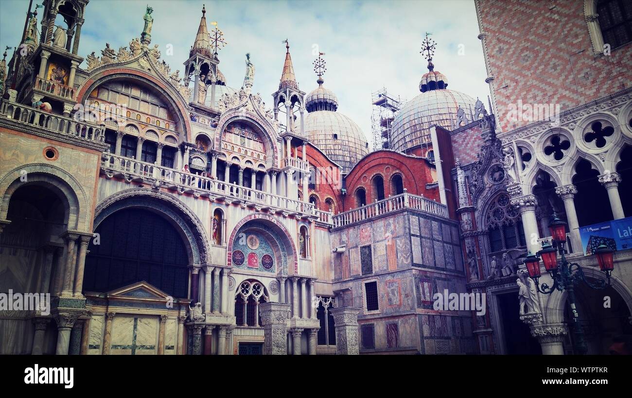 Very ornate building hi-res stock photography and images - Alamy