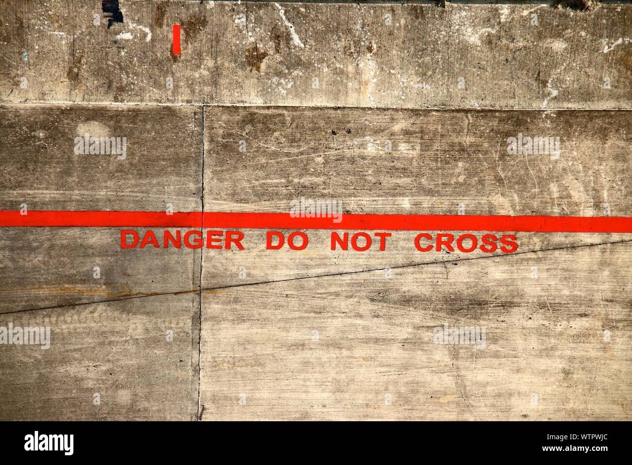 Danger line hi-res stock photography and images - Alamy