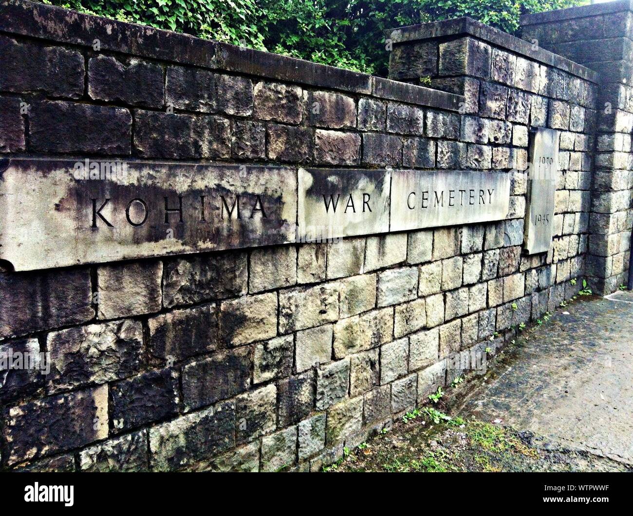 Wall of cemetery hi-res stock photography and images - Alamy