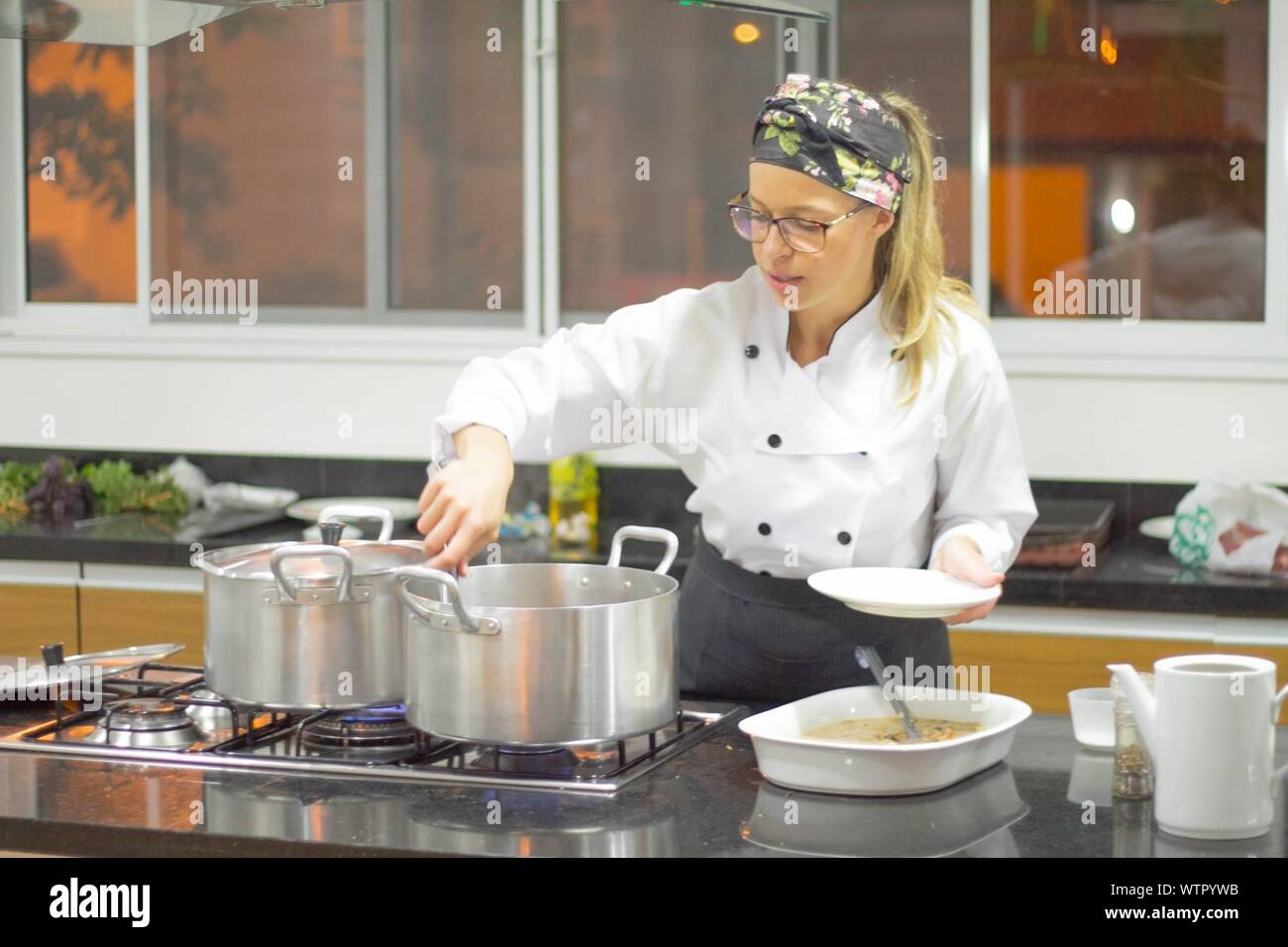 Female cooking in kitchen hi-res stock photography and images - Alamy