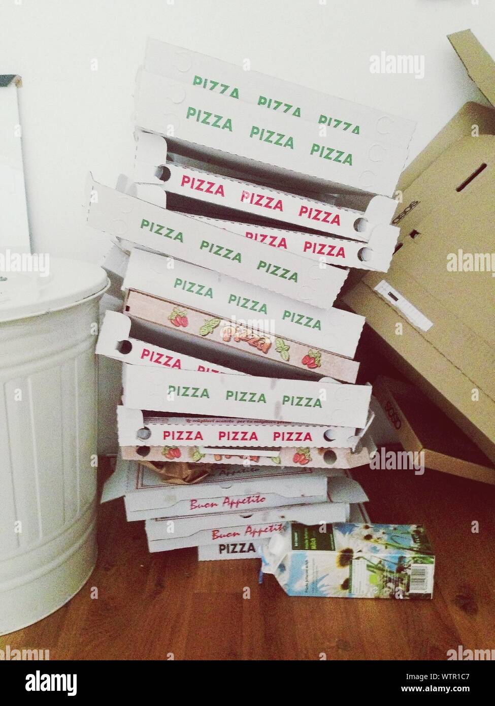 Empty pizza hi-res stock photography and images - Alamy