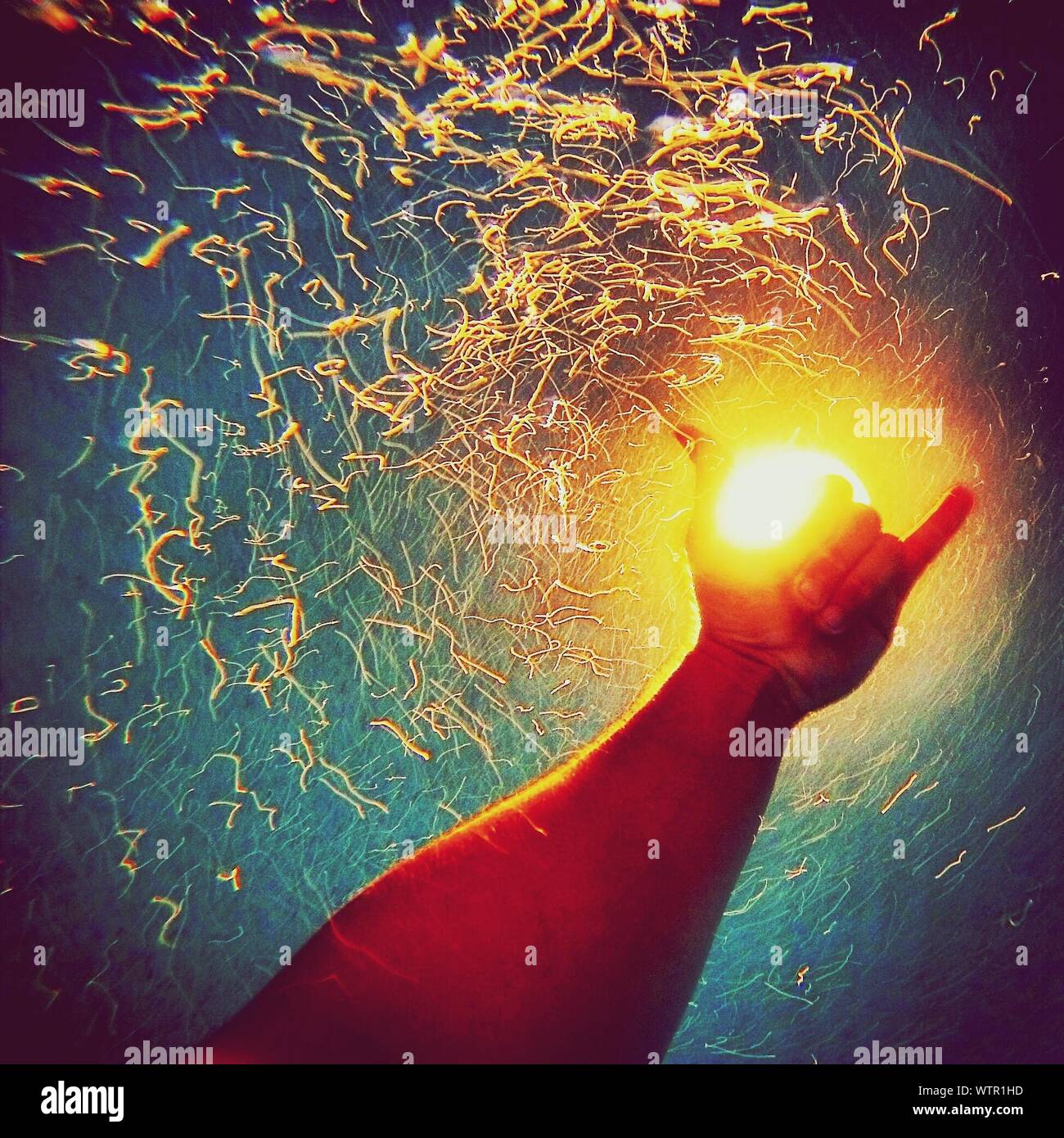 Hand against the sun hi-res stock photography and images - Alamy